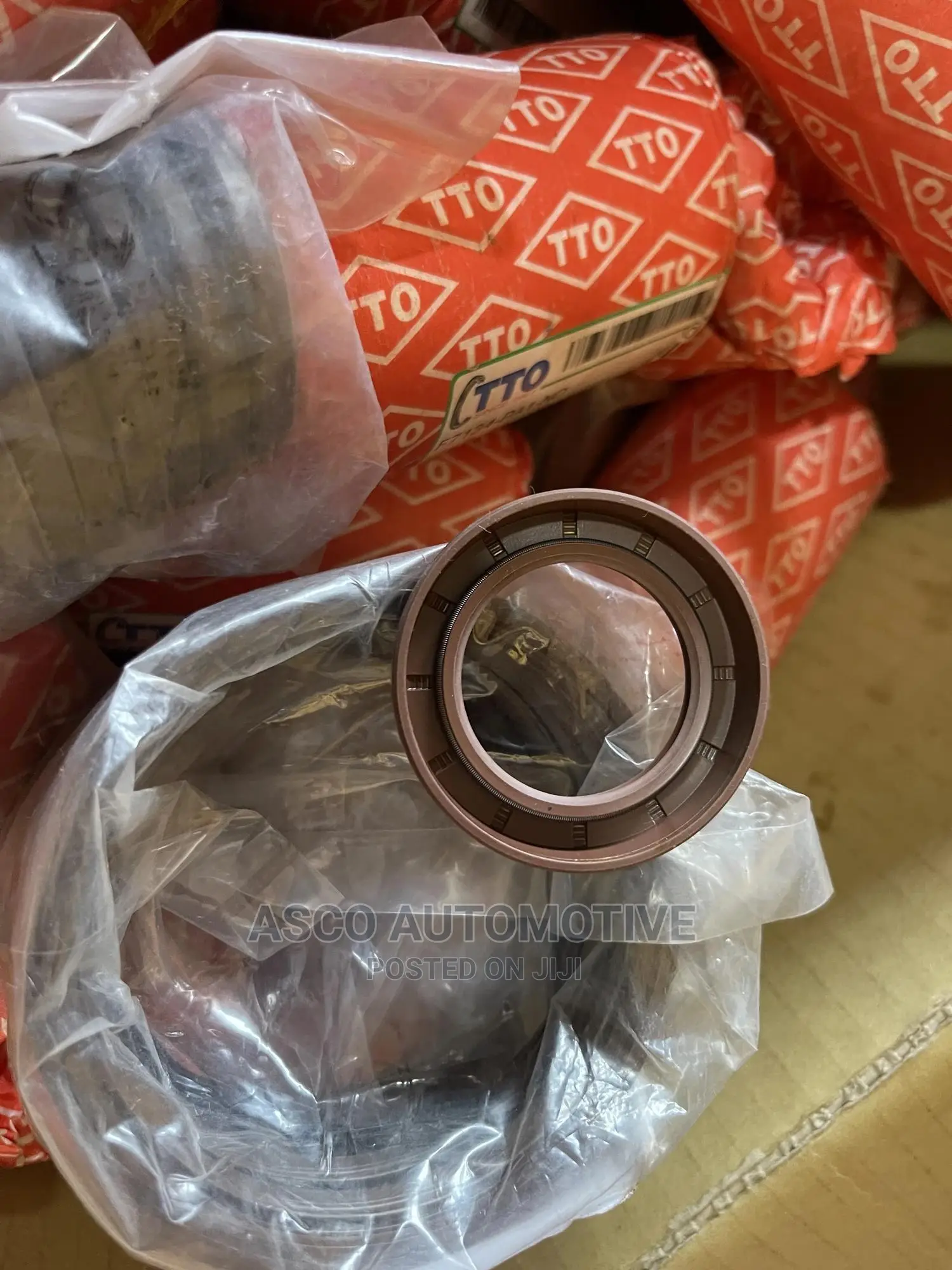 Oil Seal Mark X Hiace Rear Output Flange in Central Division - Vehicle ...