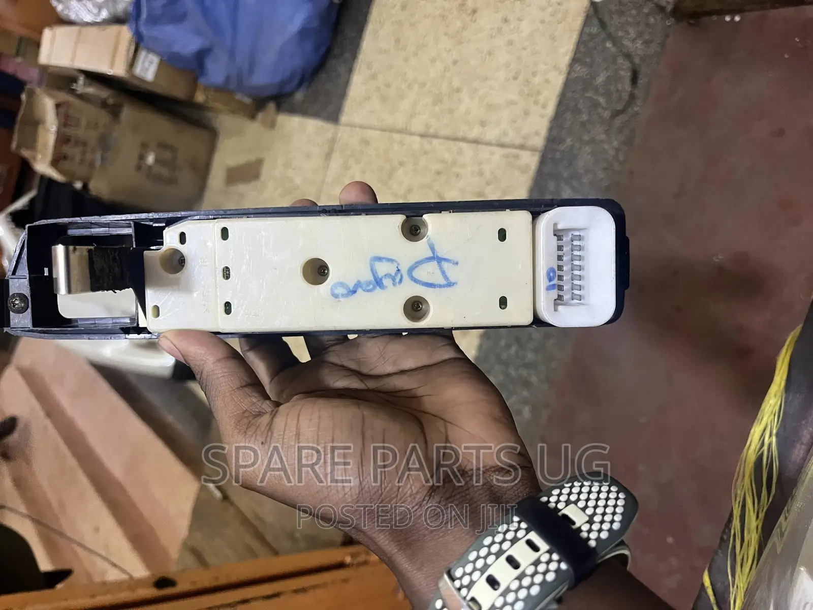 Pajero IO Main Door Switch in Central Division - Vehicle Parts ...