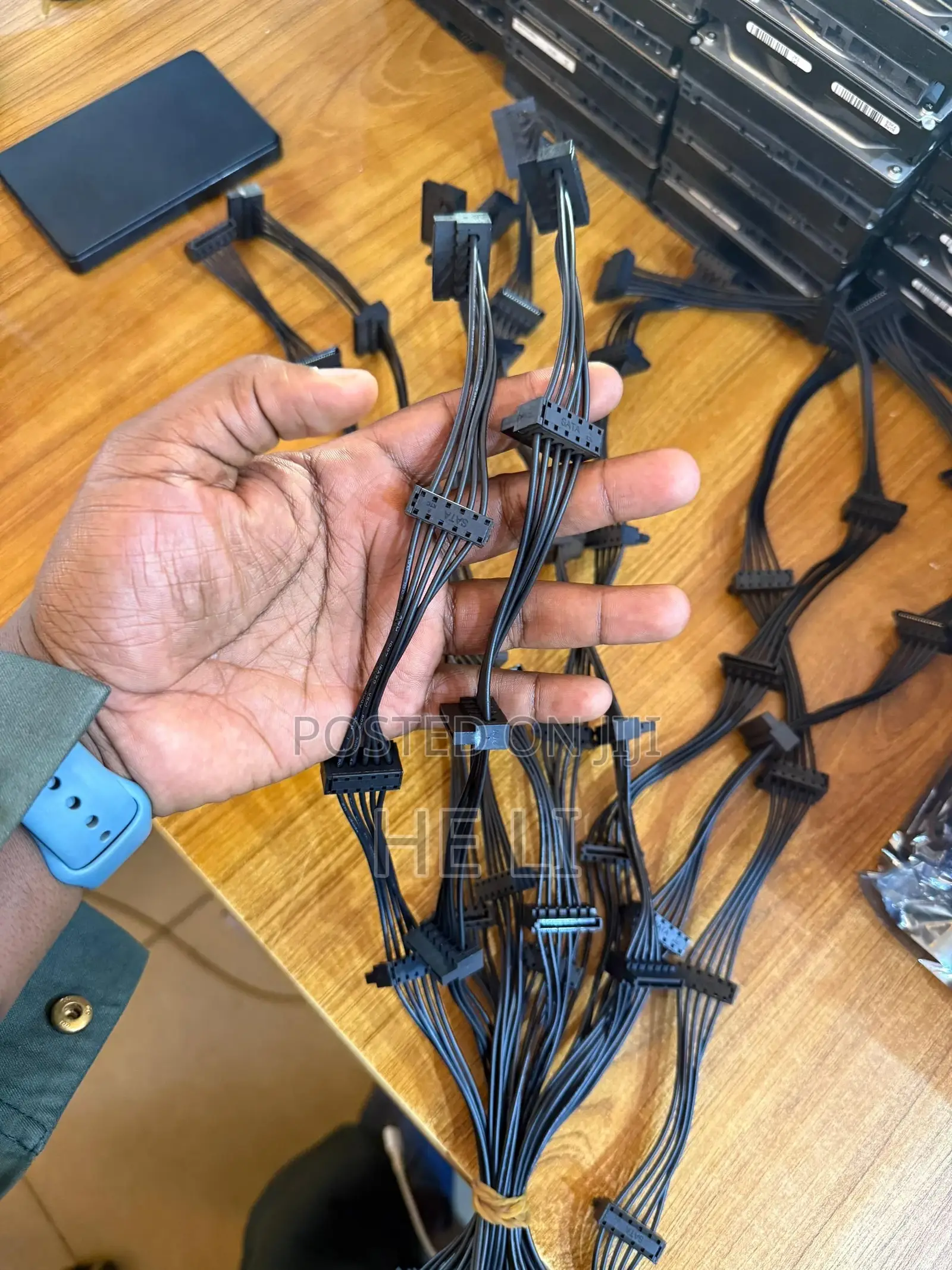 Multiple Sata Cable for sale - Price: USh 35,000 on Jiji.ug [Central ...