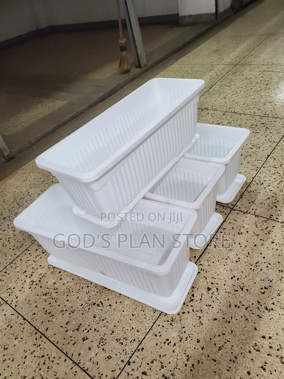 Rectangular Plastic Pots White Extra Large in Central Division - Garden ...
