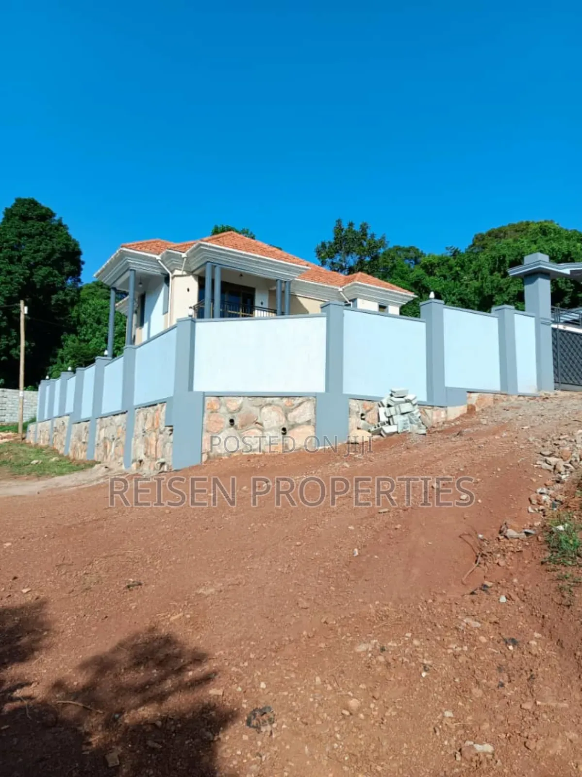 4bdrm Mansion in Seguku Katale, Katabi for sale in Katabi - Houses ...