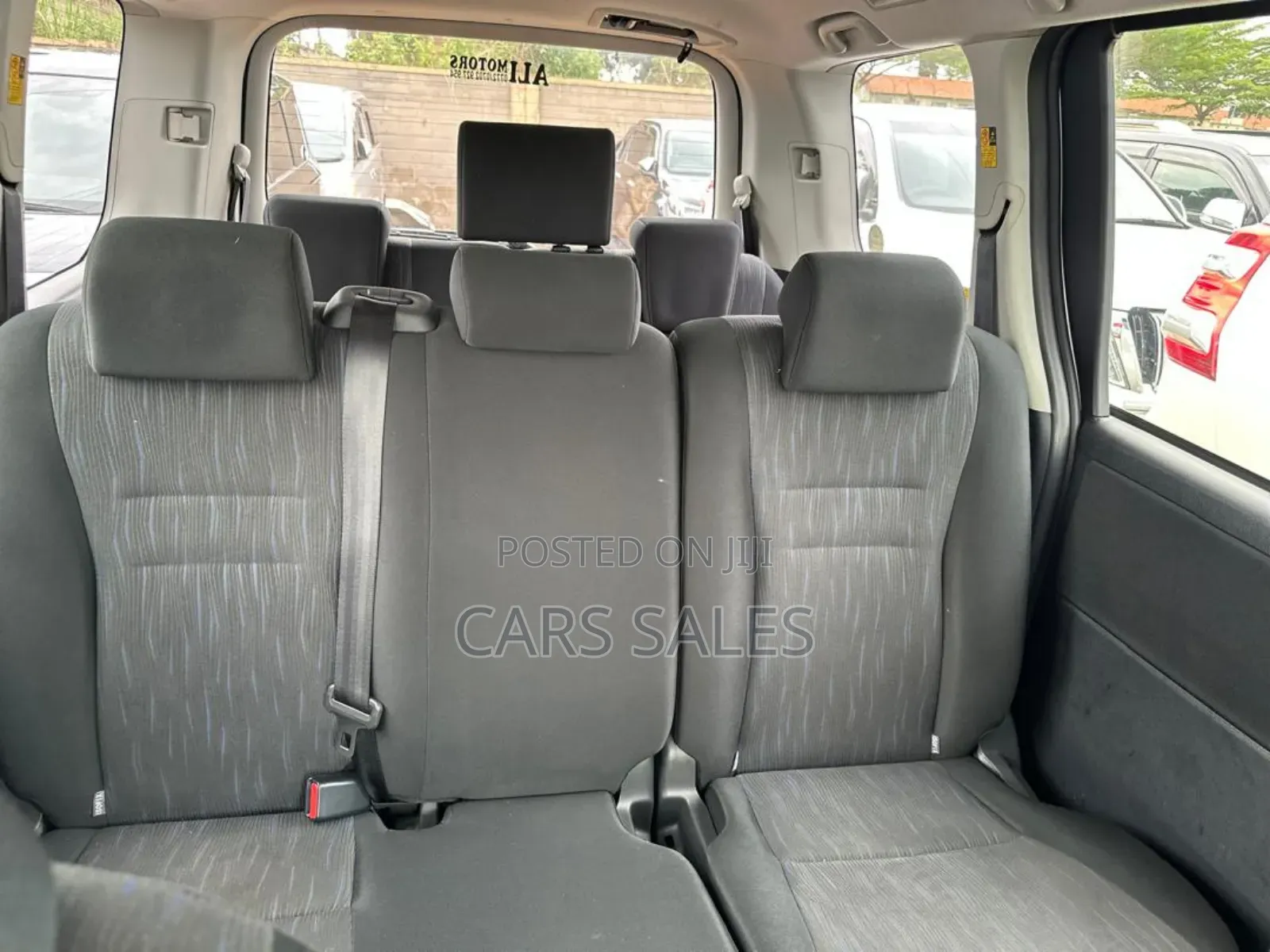 Toyota Noah 2.0 143hp FWD (8 Seater) 2013 Silver in Nakawa - Cars ...