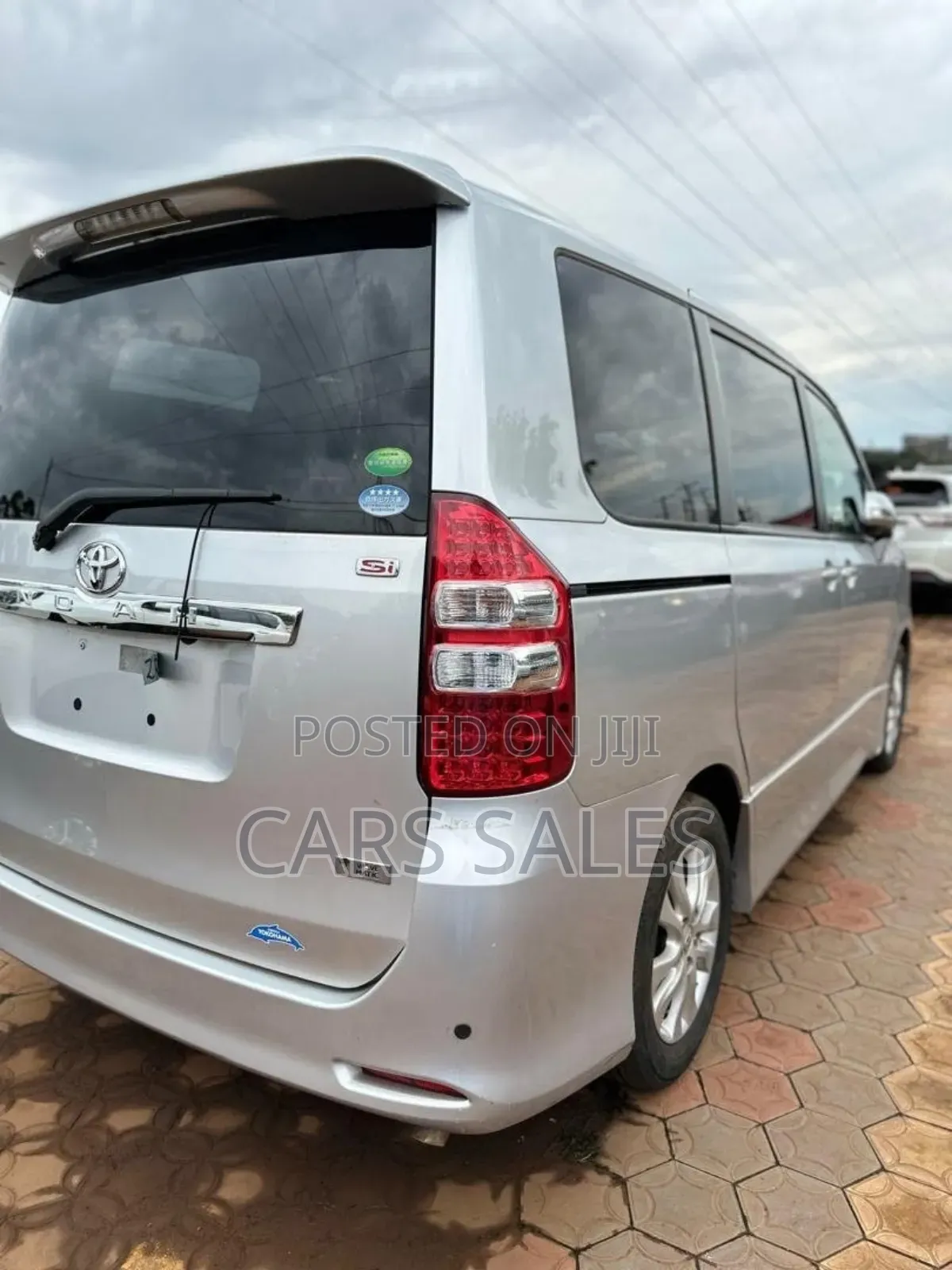Toyota Noah 2.0 143hp FWD (8 Seater) 2013 Silver in Nakawa - Cars ...