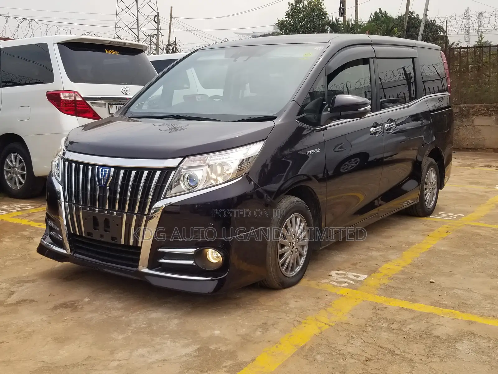Toyota Esquire 2016 Black in Nakawa - Cars, Kdg Auto Uganda Limited | Jiji.ug