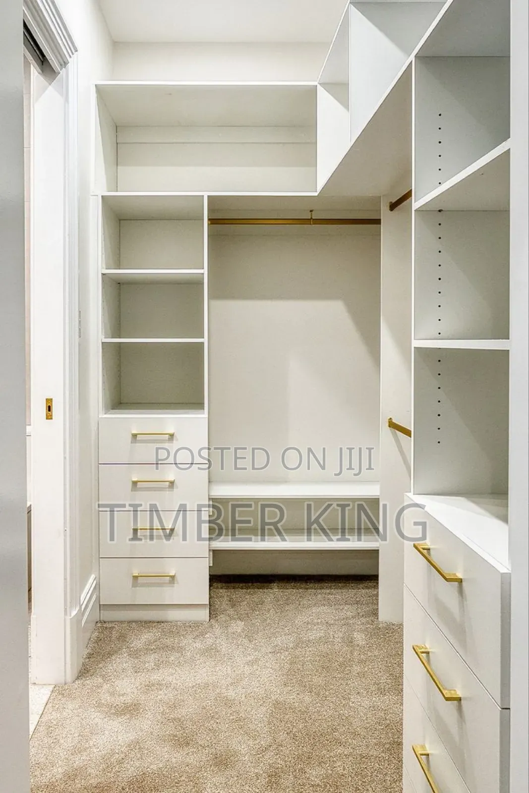 Custom Walk-in Closet With a Modern Design in Central Division ...