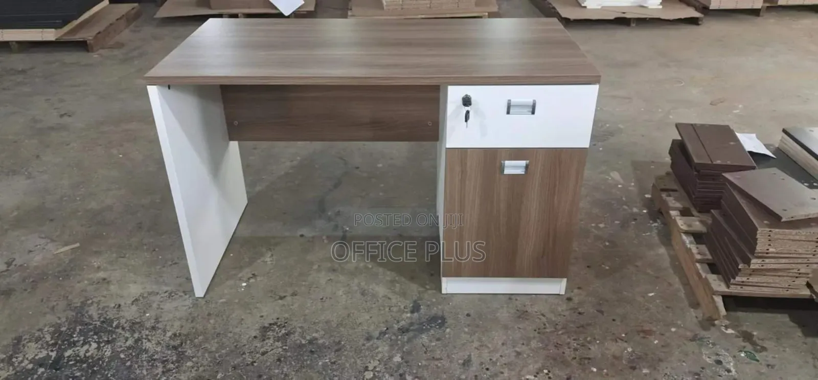 Ultra‐Sleek Executive Office Desk in Central Division - Furniture ...