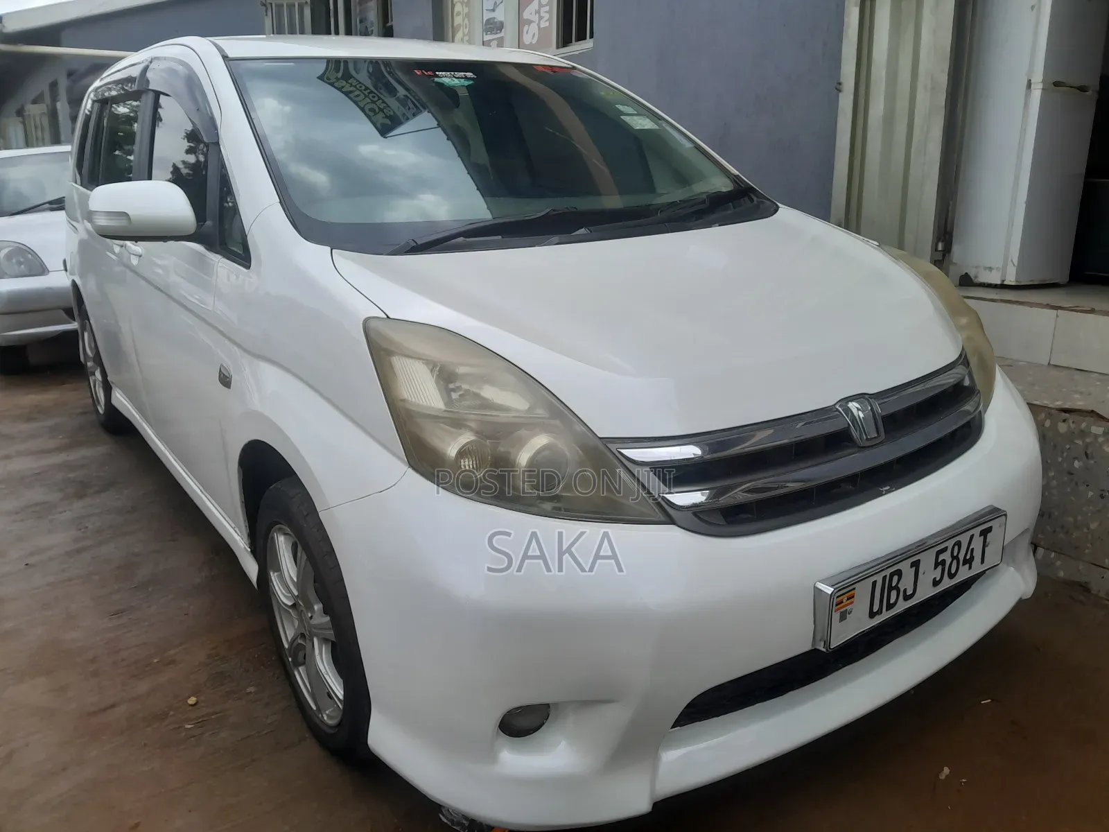 Toyota ISIS 2008 White in Central Division - Cars, Saka Mulimira | Jiji.ug