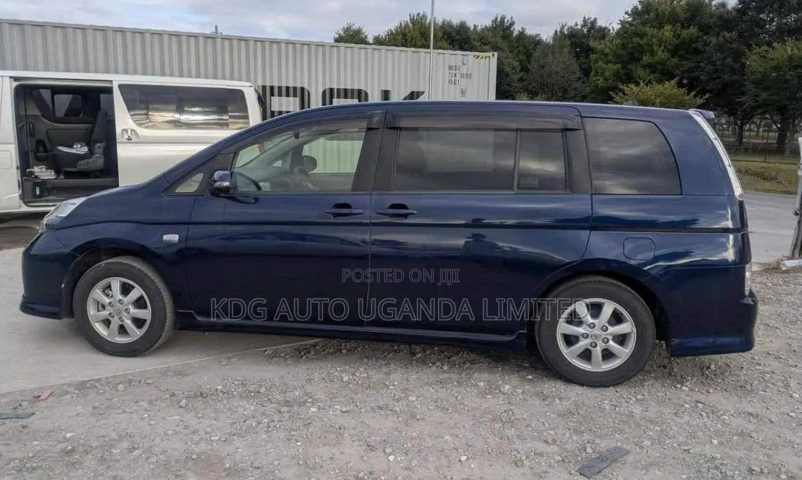Toyota ISIS 2016 Blue in Nakawa - Cars, Kdg Auto Uganda Limited | Jiji.ug