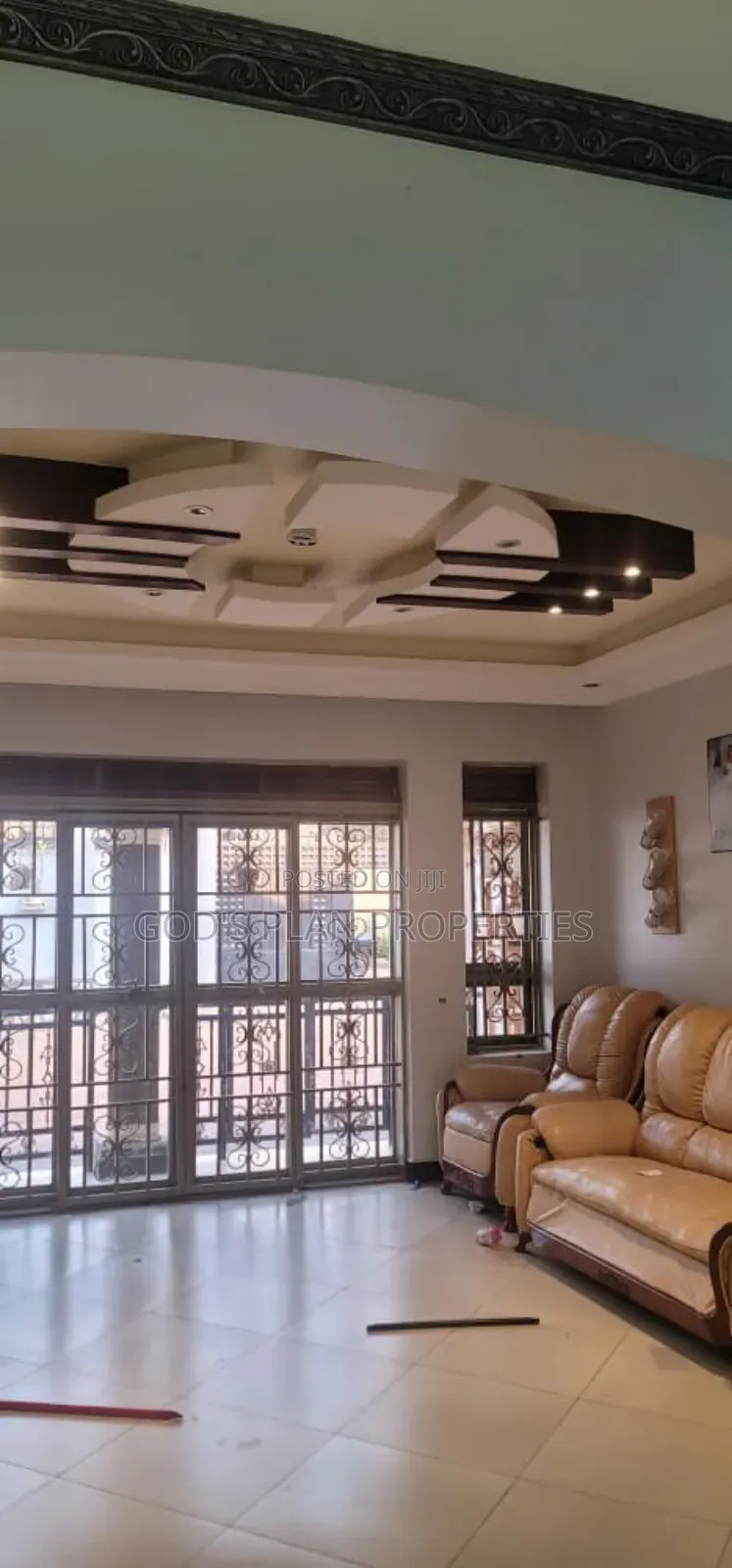 3bdrm Bungalow in Kitende Ntebe Rd, Division A for sale in Division A ...