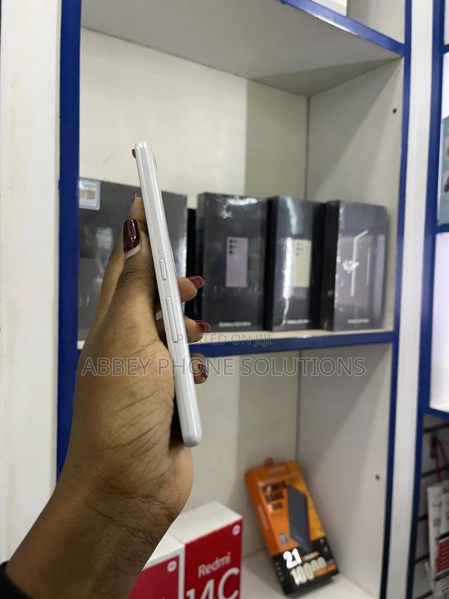 Fujitsu Arrows Be4 32 GB White in Central Division - Mobile Phones ...