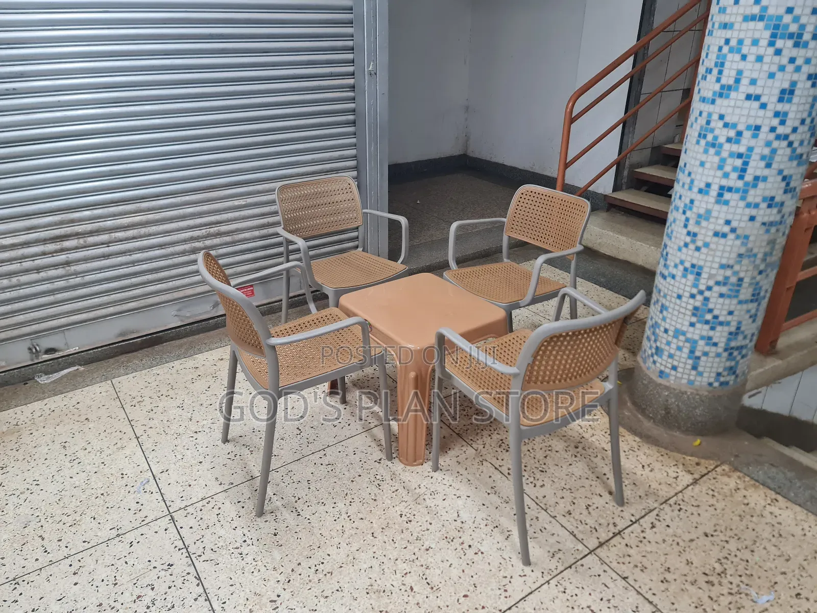 Cafeteria Plastic Table and Chairs Plastic Table and Chairs Set in ...