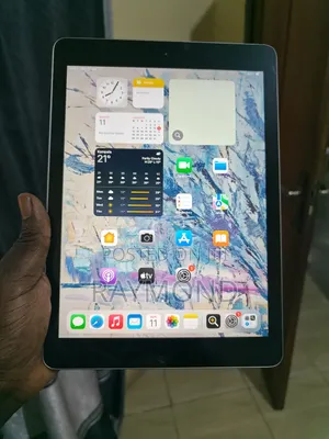 Apple iPad 9.7 32 GB Gray in Central Division - Tablets, Raymond | Jiji.ug