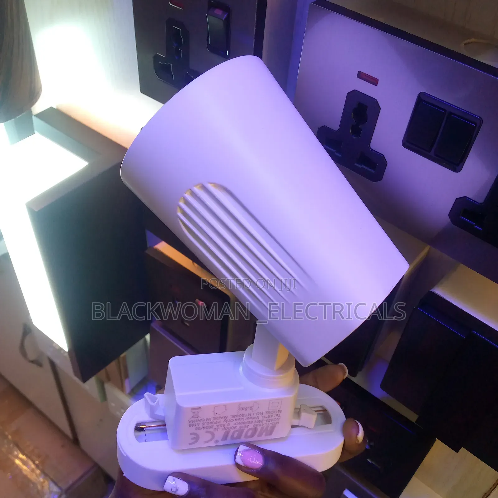 30w Led Tracklights in Warm /White Light in Black/ White Housing in ...