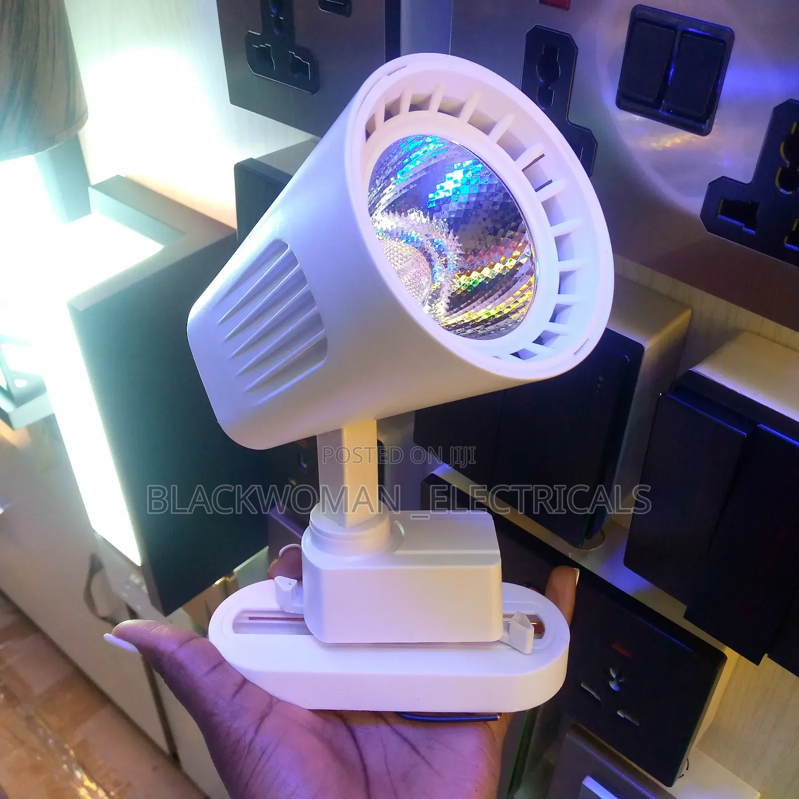 30w Led Tracklights in Warm /White Light in Black/ White Housing in ...