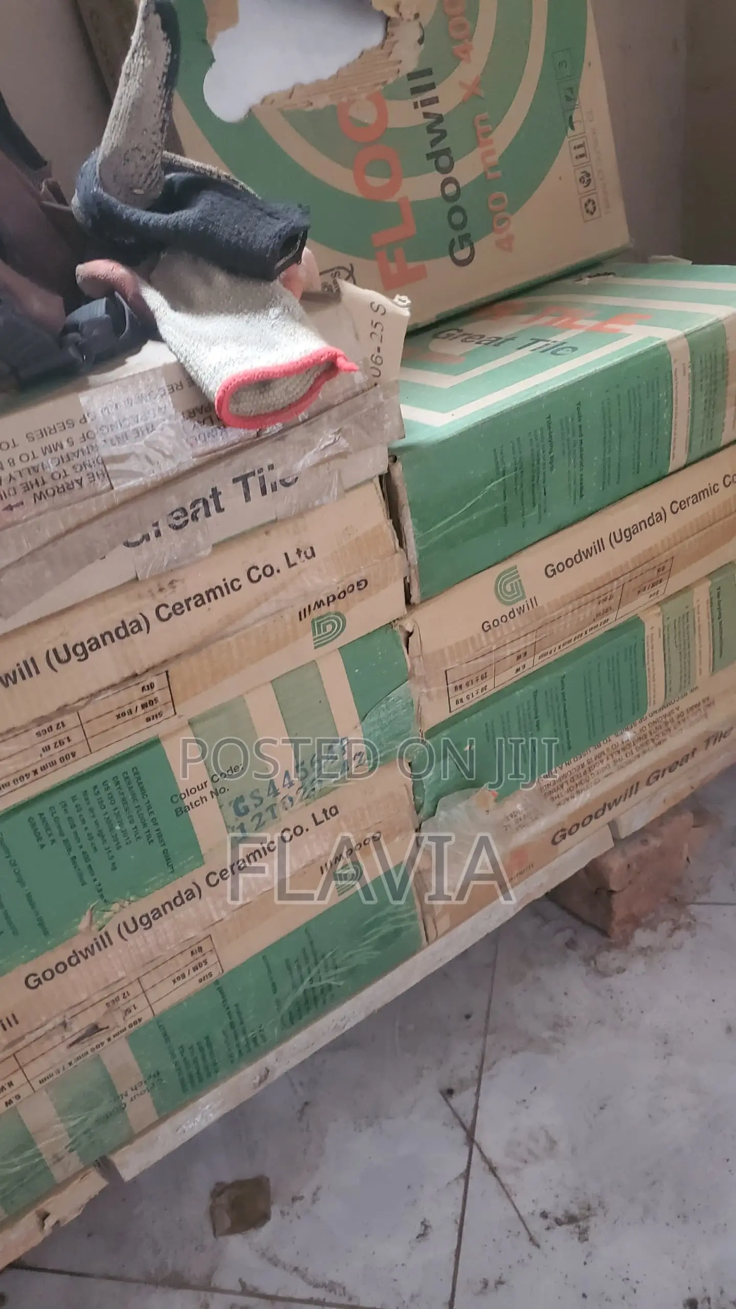 Am Selling Tiles 45by45 in Central Division - Building Materials ...