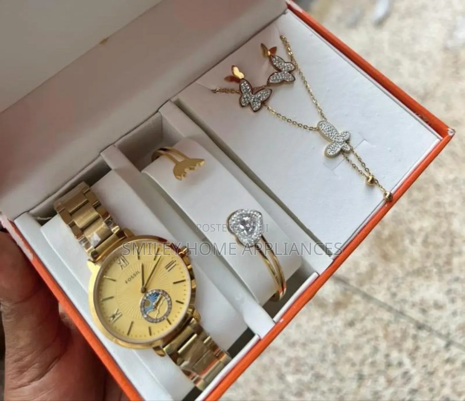 Women's Fossil Valentines Gift Box Wrist Time Wear in Central Division ...