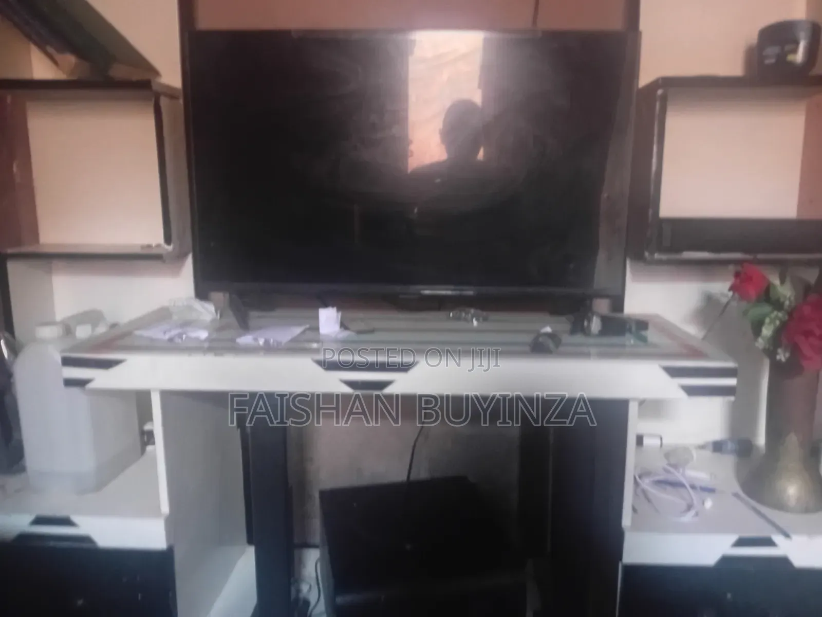 Flat Screen Tv 32 Inch With a Soundbar for sale - Price: USh 380,000 on ...