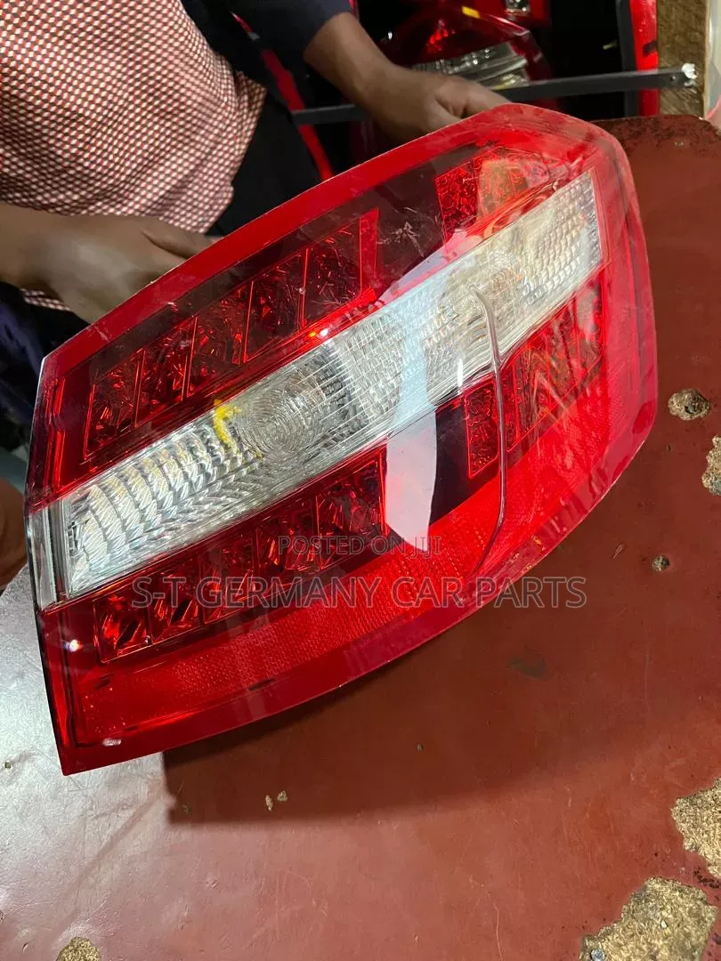 E Class 212 Behind Light - S-T GERMANY CAR PARTS Price: USh 650,000 on ...