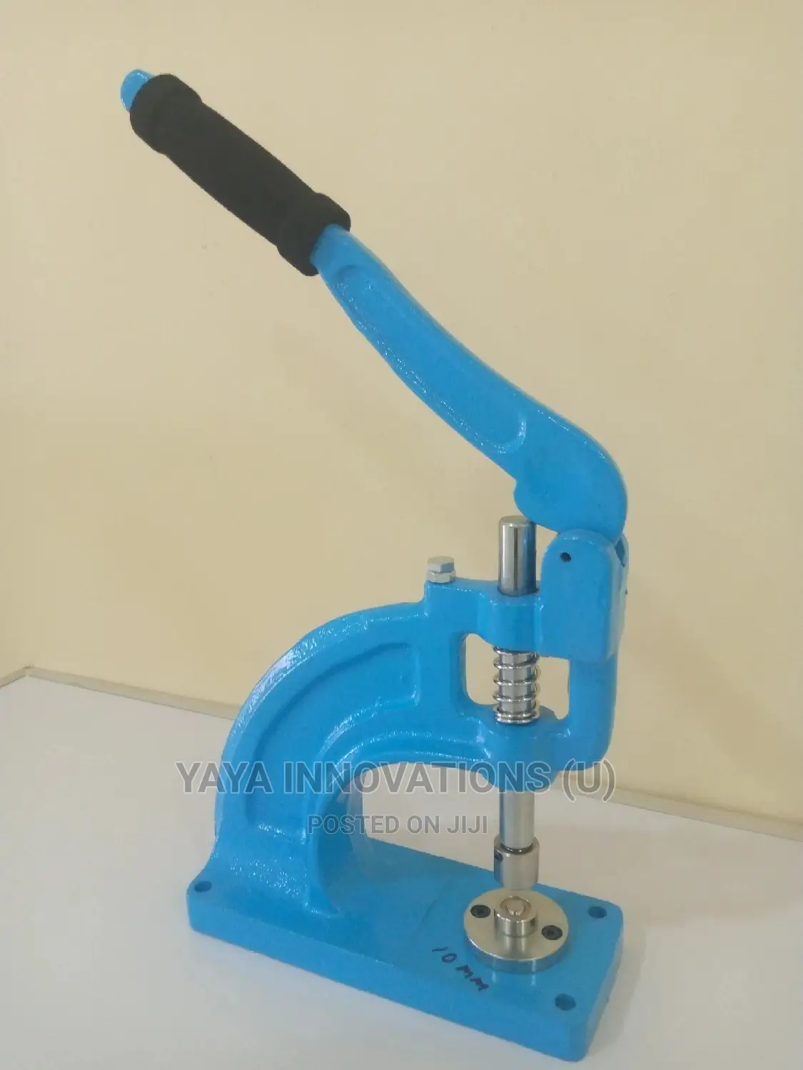 Eyelet Banner Hole Punching Machine in Central Division - Manufacturing ...